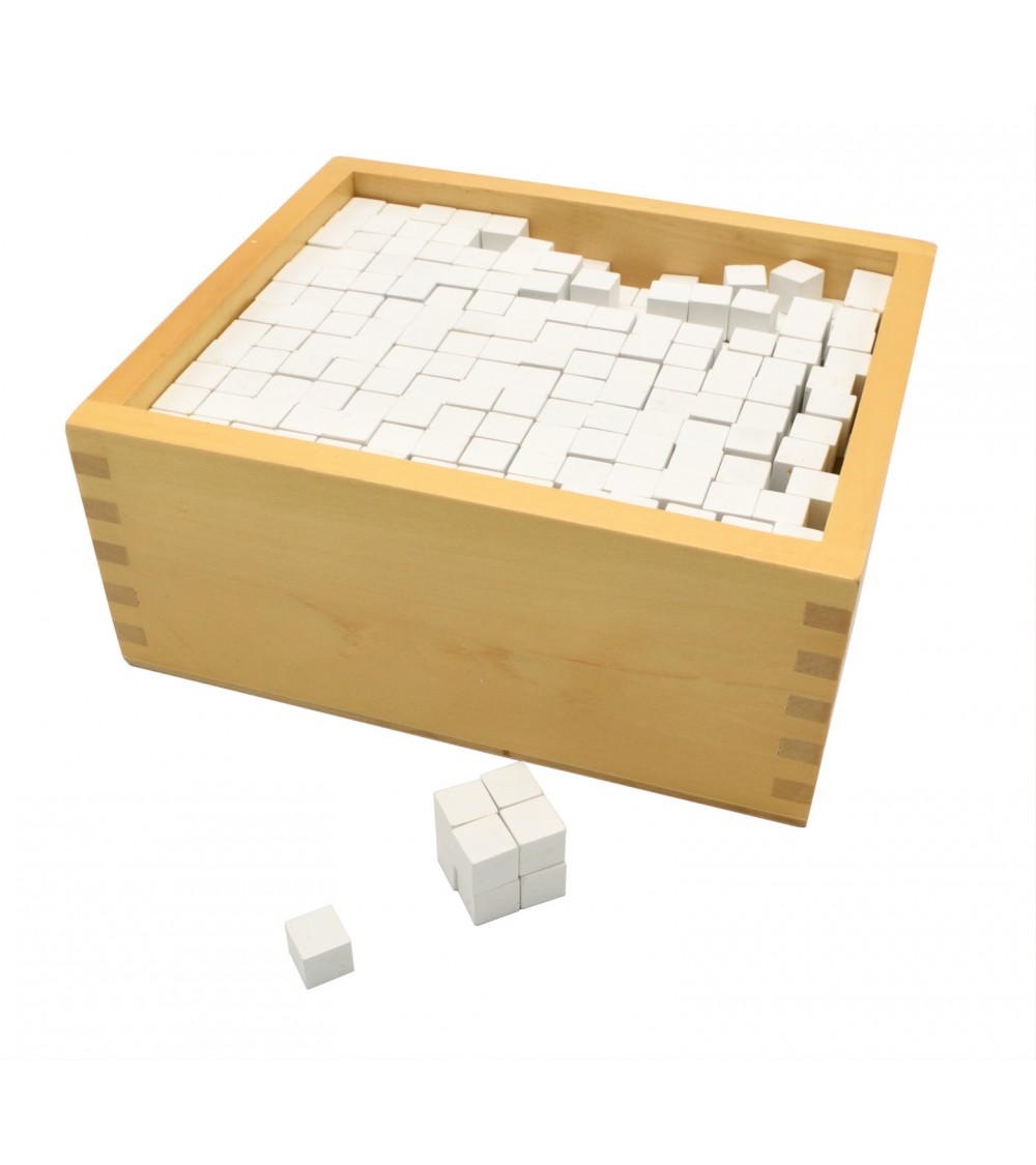 Box of 1,000 cubes on the Pink Tower