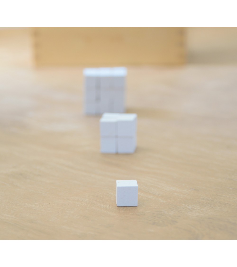 Box of 1,000 cubes on the Pink Tower